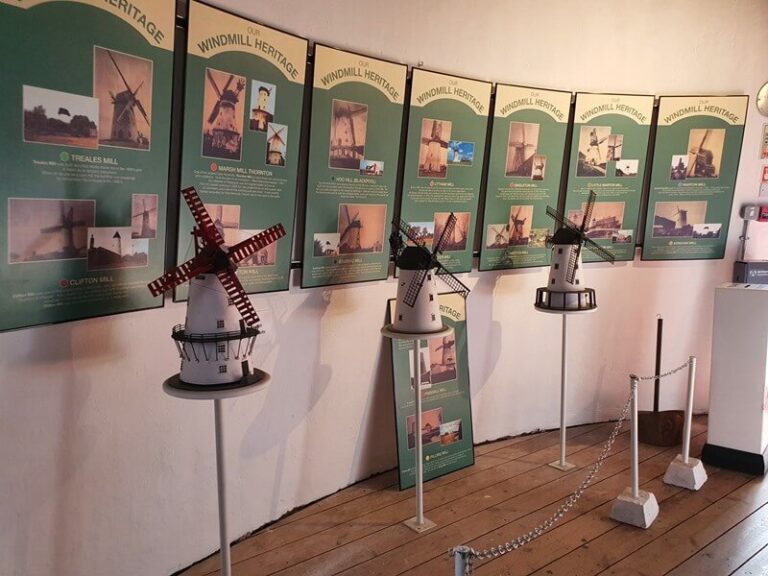 Walking Fairhaven Lake to Lytham Windmill